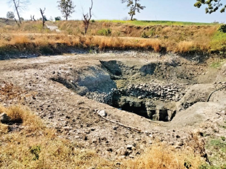 10 farm ponds were built with 15 lakhs, the villagers said - take out ...