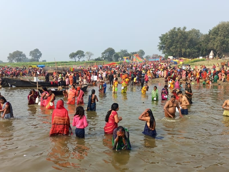 In Ballia, devotees worshiped in various temples and did charity | मौनी ...