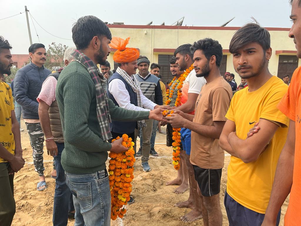 15 teams taking part, during the inauguration the guests asked to play ...