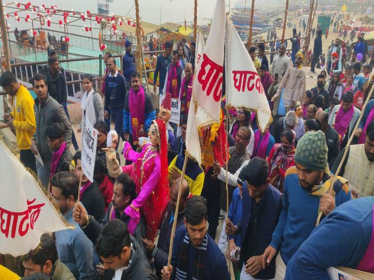 Ghatwalk by students and professors from Rewa Ghat to Rajghat in Varanasi