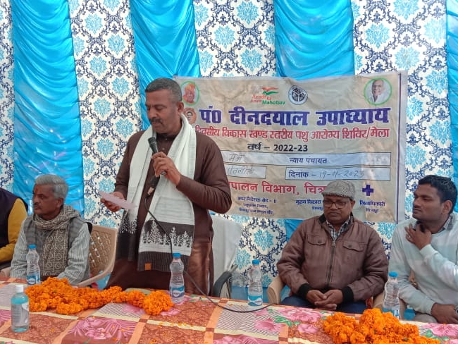 शिविर में पहुंचे मऊ मानिकपुर विधायक बोले- पशुपालक पशुओं की सेहत पर भी ...