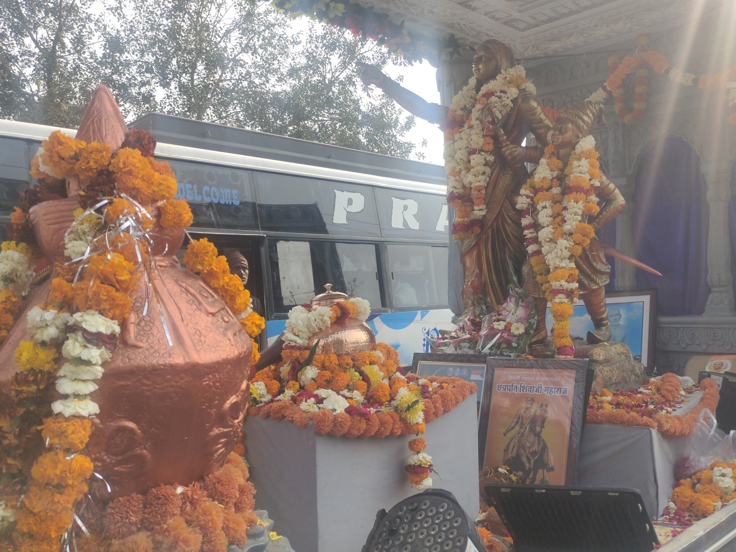 9 feet high Ashtadhatu statue of Jijau Mata got a grand welcome, on ...