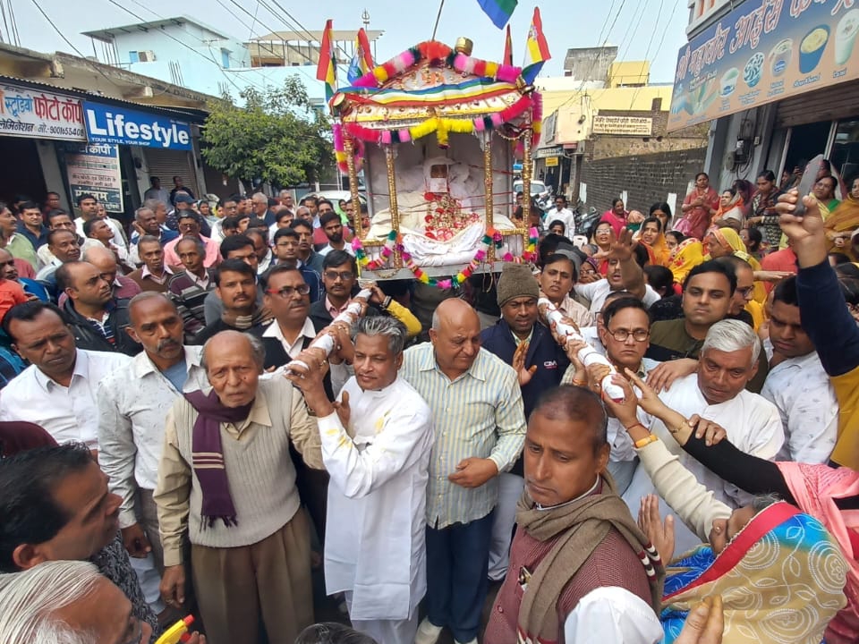 Jain Shravika started the Santhara process 3 days ago, a large number ...