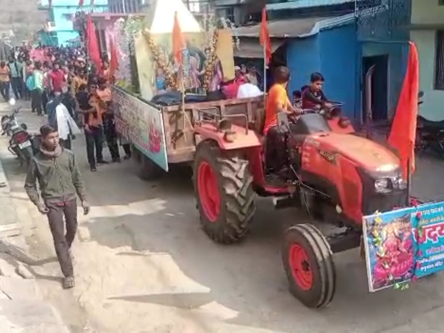 Narmada Chunri Pad Yatra started from Ganeshganj to Barman, hundreds of ...