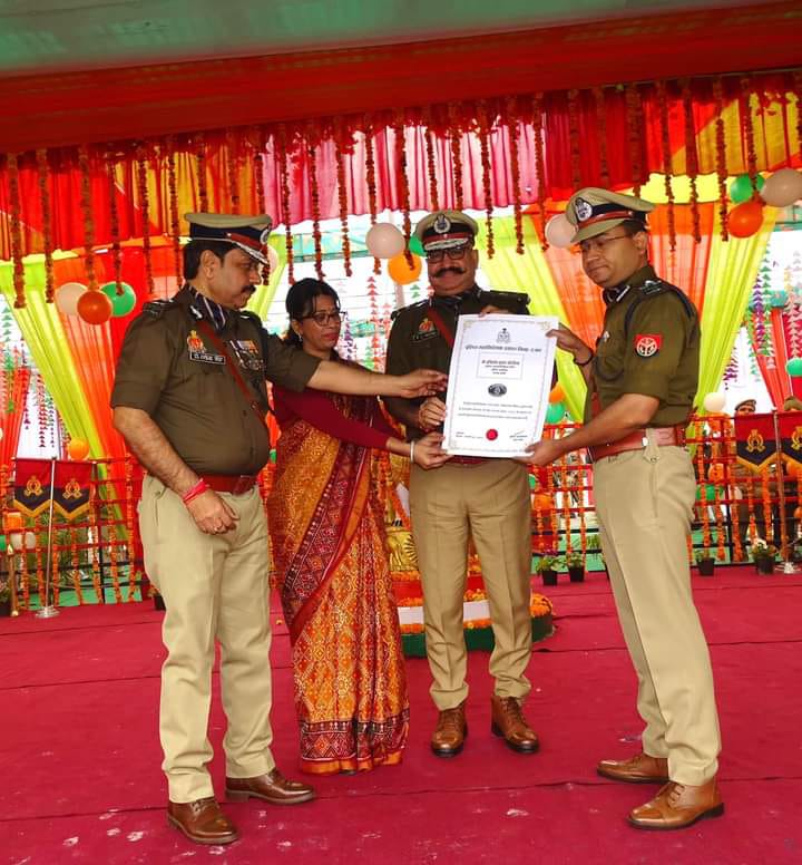 Police firing during the grand parade in Bareilly Police Line | 25 ...