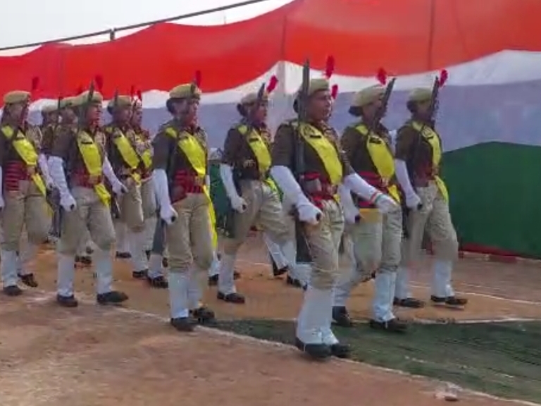 The minister hoisted the flag in the police line and the DM in the ...