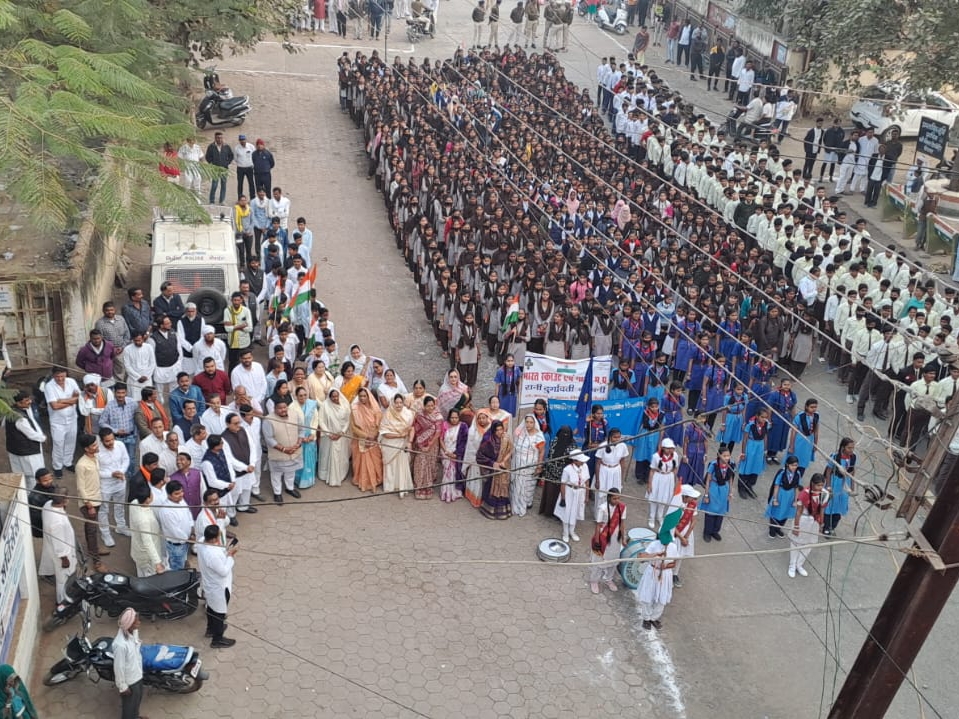 MLA on the ramparts of the fort and district president hoisted the ...