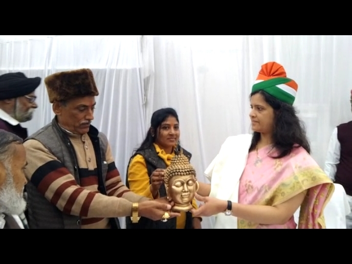 Rae Bareli DM remembered the martyrs by hoisting the flag, administered ...