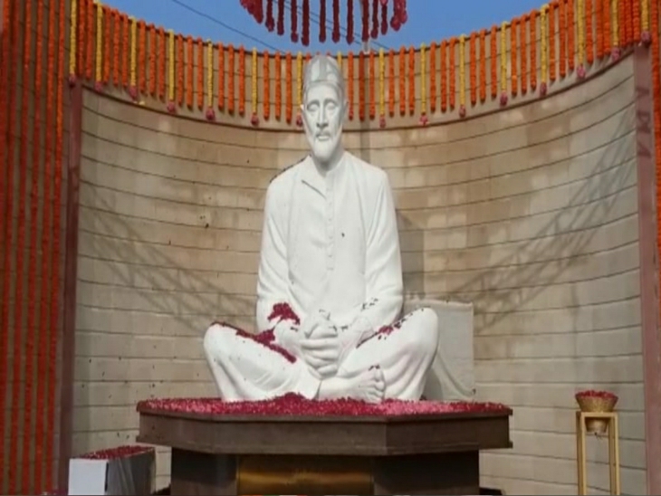 Statue made of Taiwanese stone, Tirahe renamed as Sahaj Marg Junction