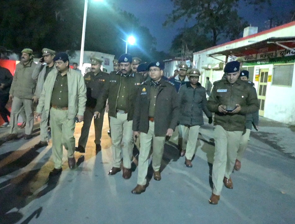 DIG and IG came out in Bareilly at midnight in view of security in the ...