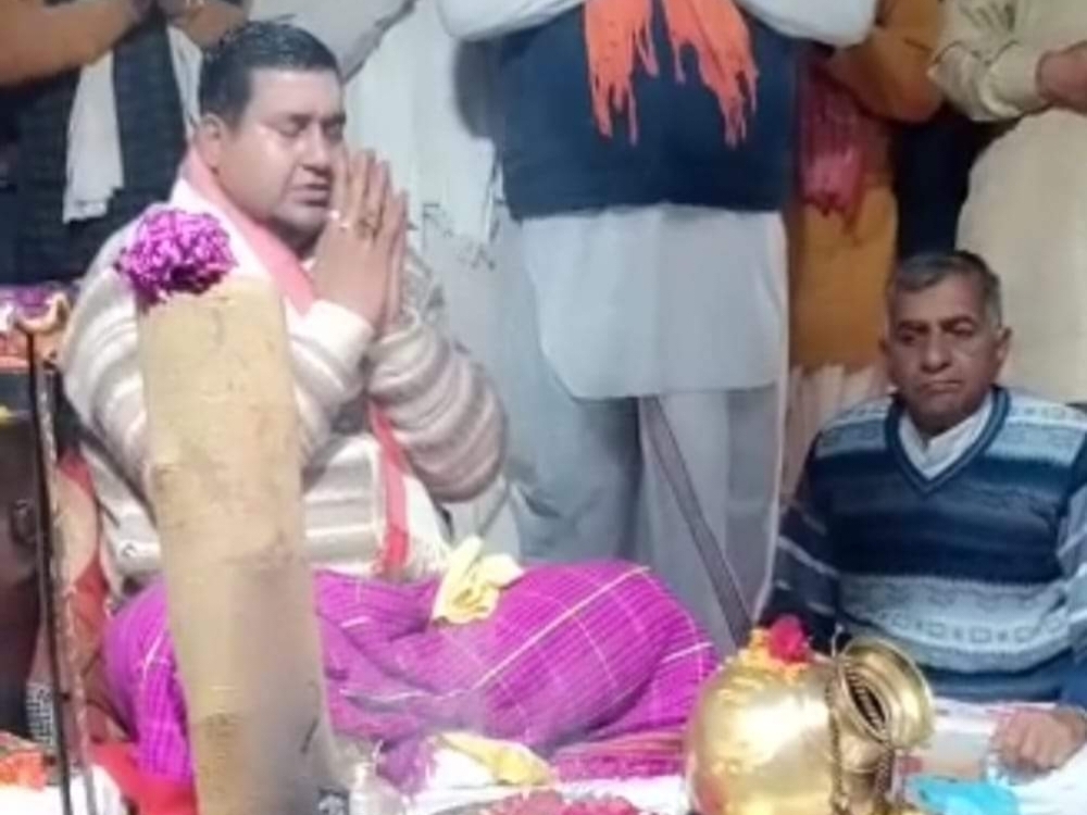 Una : Dera Baba Rudranand Ashram, Dhuna burning continuously since 1850 ...