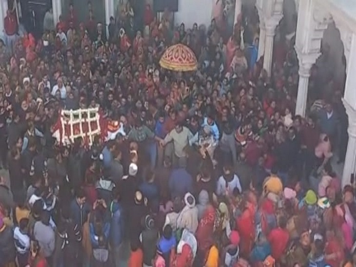 Devotees were seen standing from Hazuri Bhawan to Tajganj, last ...