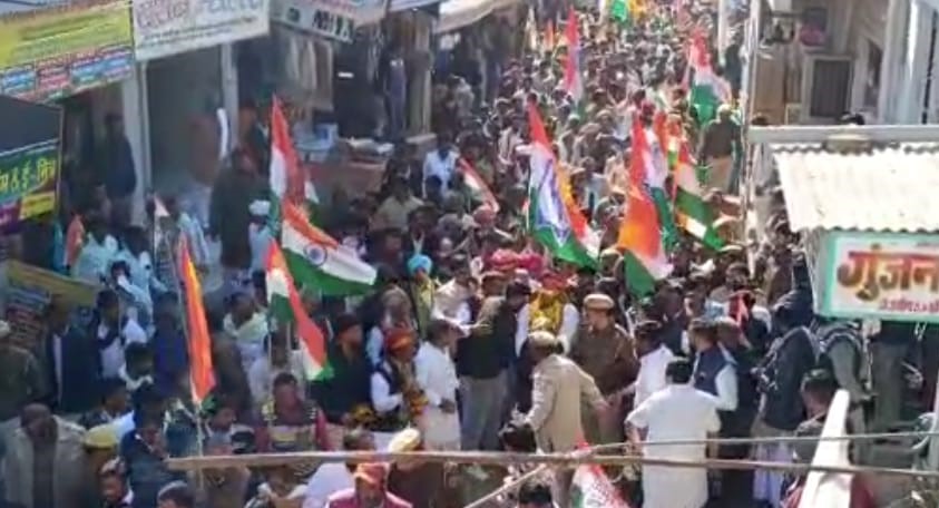 Join hands with hands, cabinet minister Govind Ram walked 15 kilometers ...