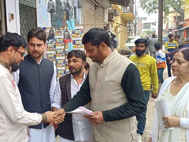 Door-to-door distributed the charge sheet written in the leaflet ...