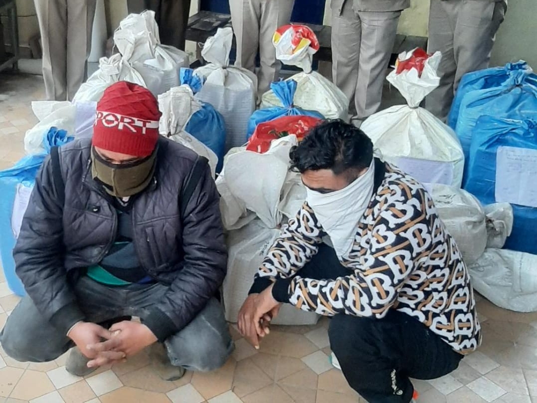 Una : Haroli Police caught Illigal Liquor, Samnal, Accused Sachin Kumar ...