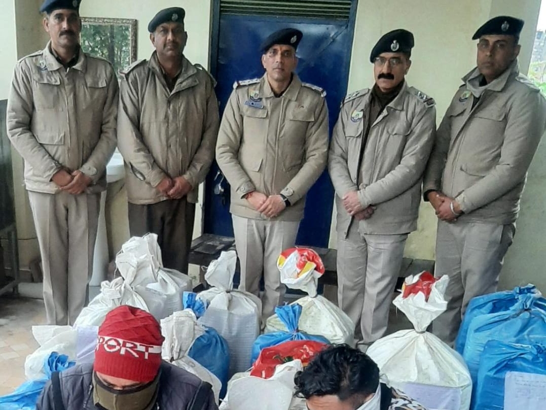 Una : Haroli Police caught Illigal Liquor, Samnal, Accused Sachin Kumar ...