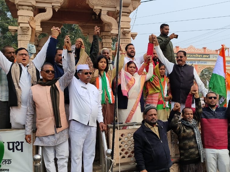 बलिदान दिवस के रूप में मनाई महात्मा गांधी की पुण्यतिथि, नफरत छोड़ो-भारत ...