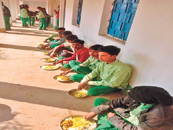 Mid-day meal should not be stopped in schools even for a single day ...