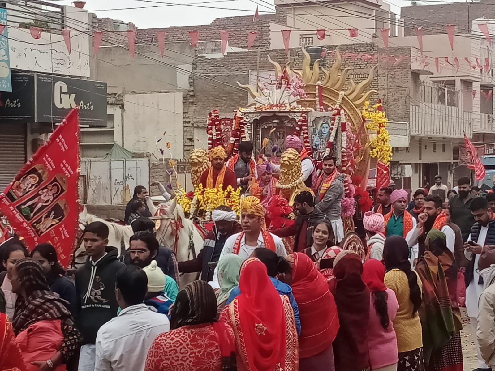 Devotees gathered in Dharmadhvaja Padayatra, welcomed at various places ...