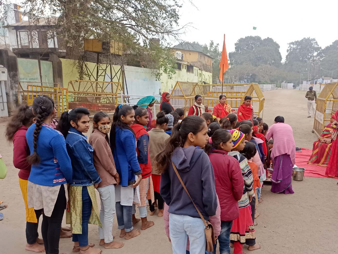 नियमित सत्याग्रह में बड़ी संख्या में पहुंचे हिंदू समाज के लोग, कन्या ...