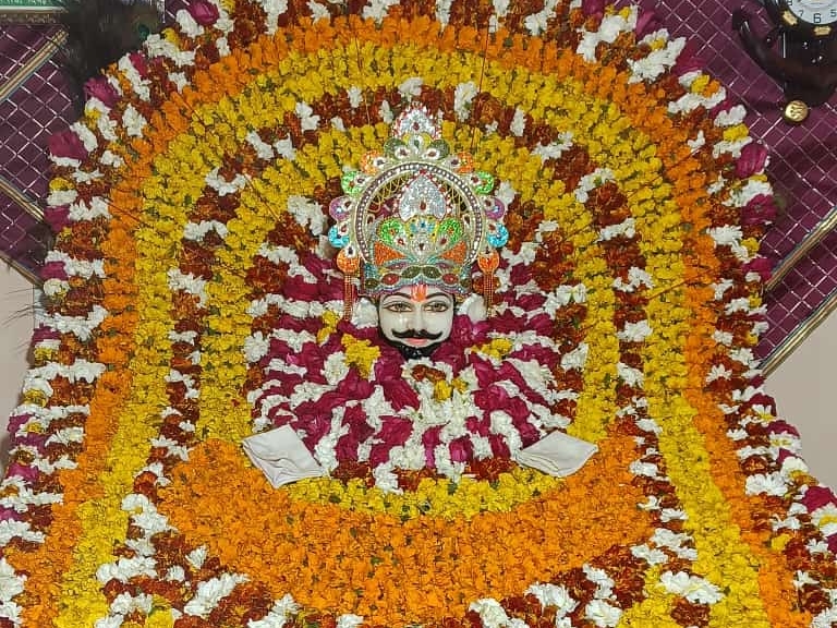 Khatu Shyam ji did attractive makeup, the people of the town welcomed ...