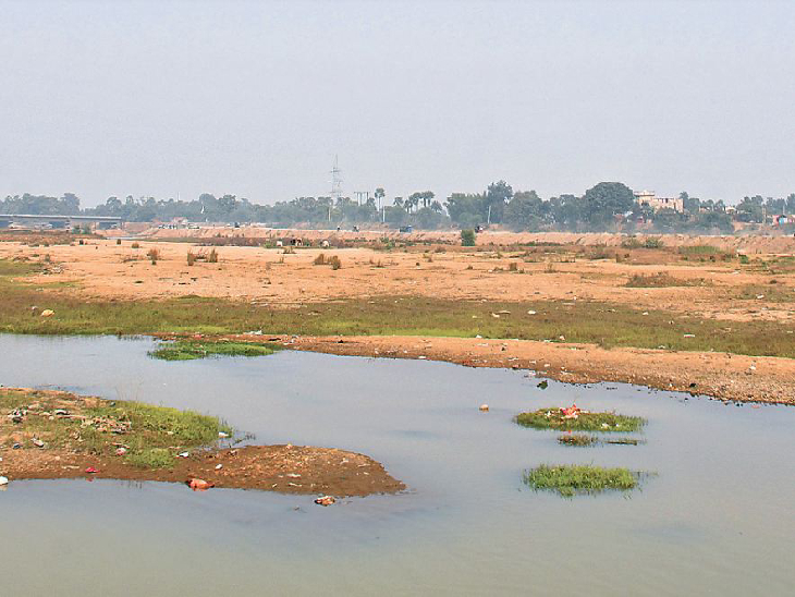 The agency is not taking interest in the contract of sand ghats, the ...