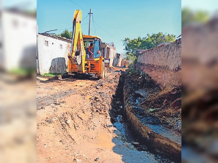Panchayat cleared the garbage by removing encroachment from the drain ...