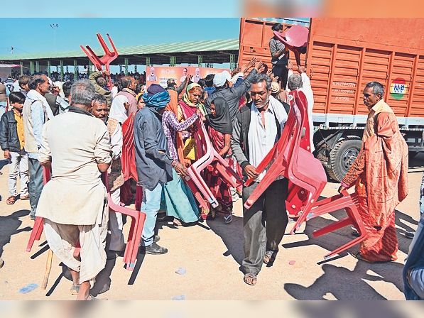 There was so much crowd in the market that hundreds of chairs were ...