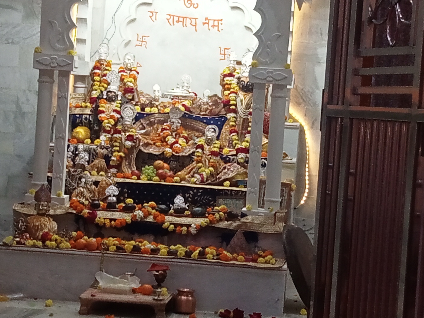 Conch shells, shells and shells were fired, Narmadeshwar Mahadev Maharaj was also consecrated ...