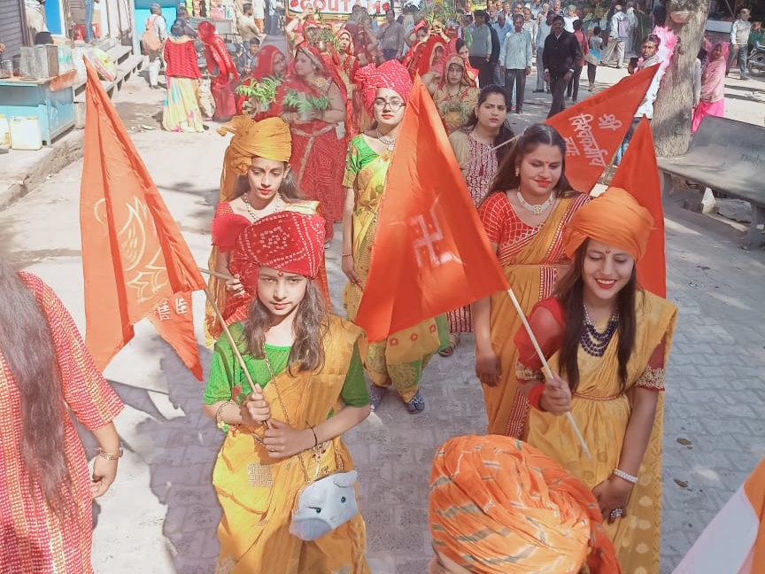 Women took out the Kalash Yatra, respected the elderly, gave a message ...