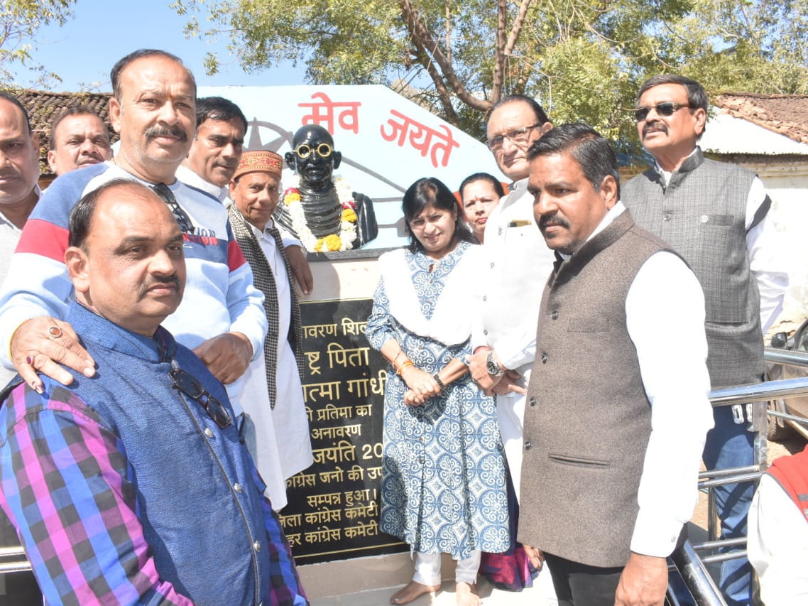 Former minister Vijayalakshmi Sadho took a meeting of workers, got ...