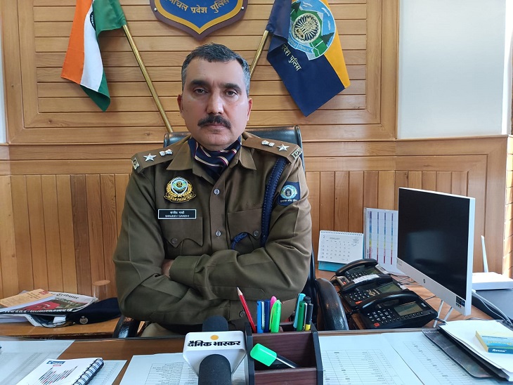 License confiscated overspeed in Shimla.SP Sanjeev Gandhi. challan is not the aim. system has to ...