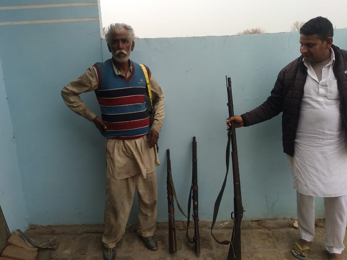 Hisar Wild Life Department Raid : Person caught gun | हिसार में वाइल्ड ...