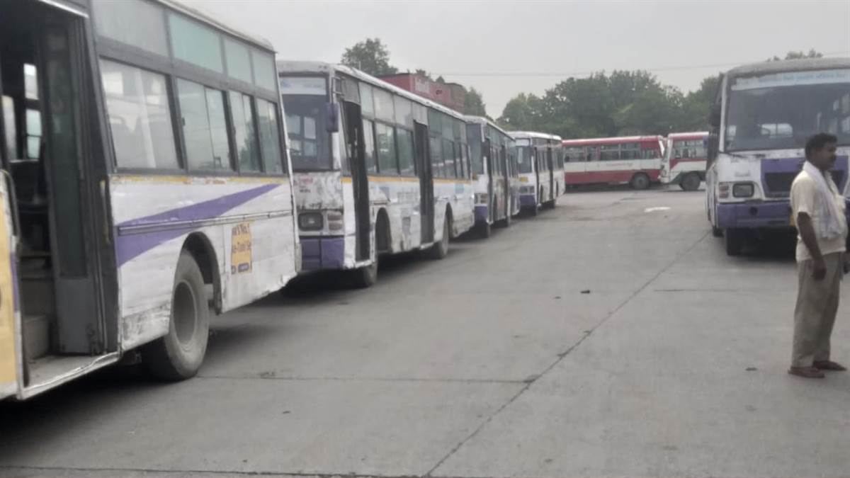40 unfit buses will not run from today These buses used to operate in ...