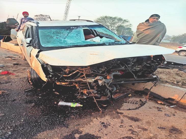Tractor coming from the wrong side collided with the car, mother and ...