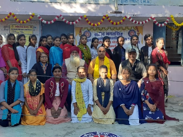 Motivated girl students, resolved not to use mobile between exams ...