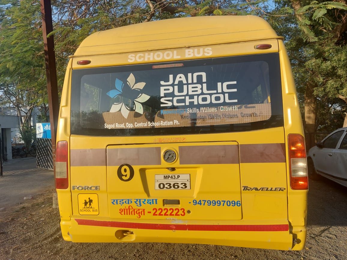 Innocent died in a painful accident on Ratlam's Sagod Road, school bus ...
