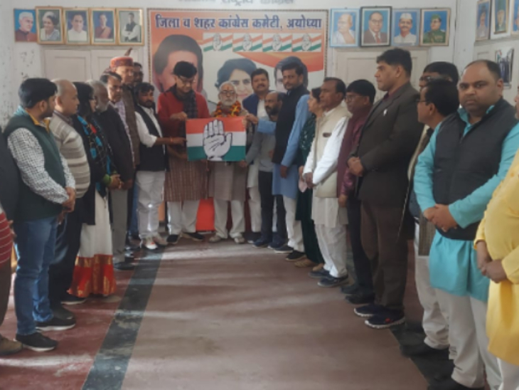 Former MP Dr. Nirmal Khatri accepted the membership of the Congress ...