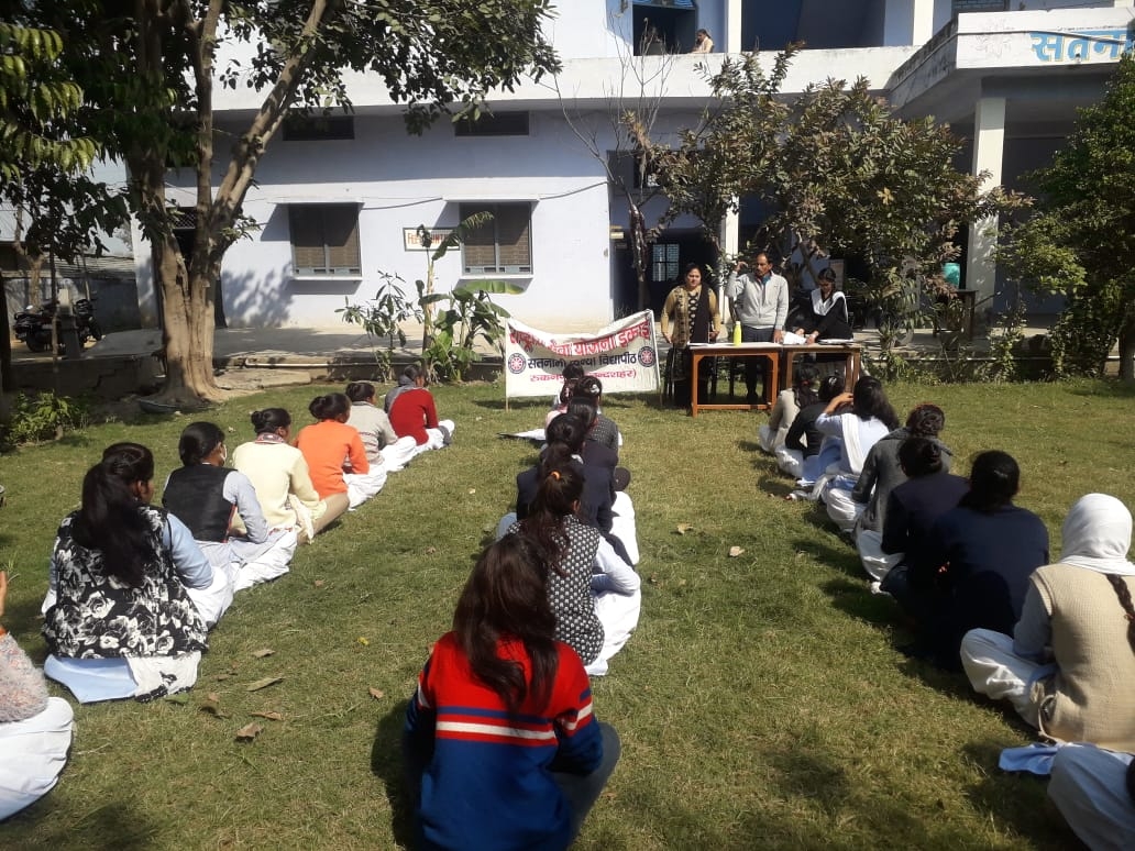 Volunteers spread the message of cleanliness in the camp, appealed to ...