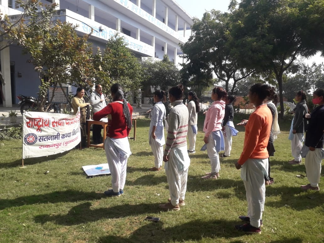 Volunteers spread the message of cleanliness in the camp, appealed to ...