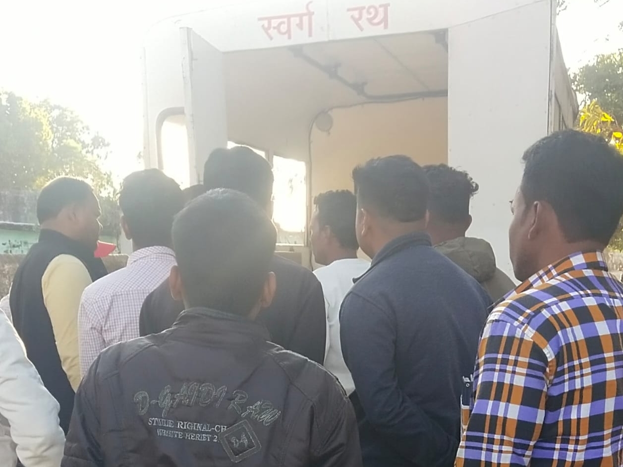 4 year old child drowned in Jamuna Colliery in front of elder brother ...