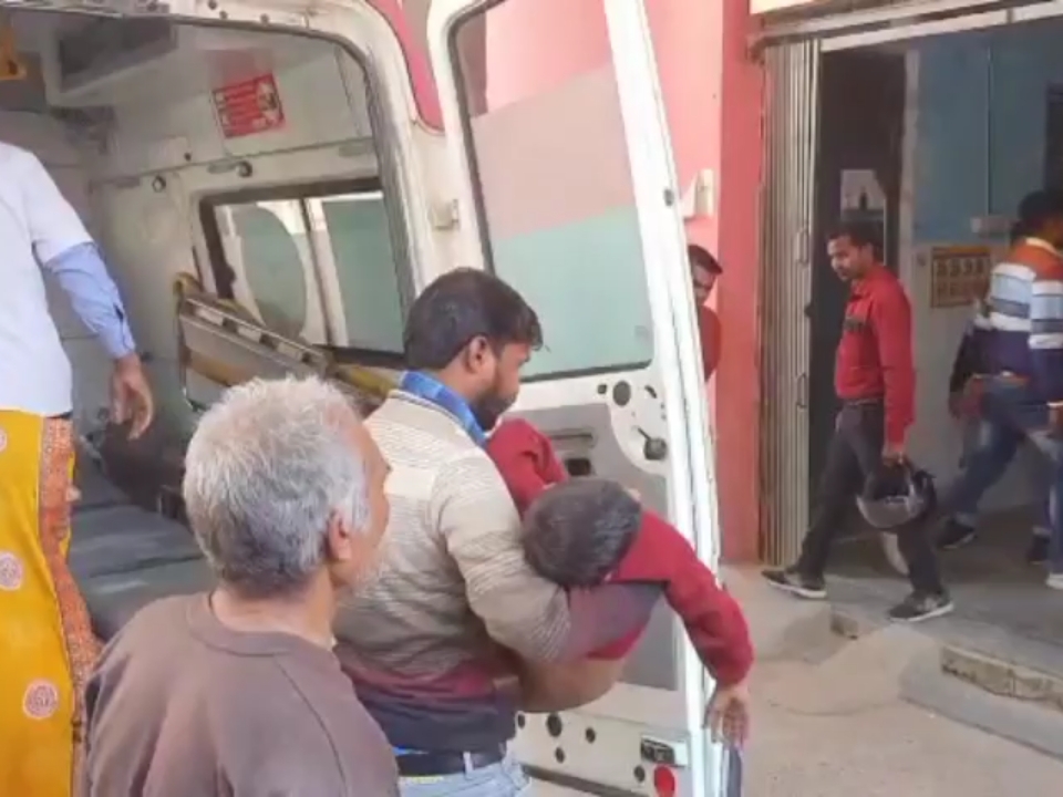 Admitted to the district hospital in Bhadohi; Vomiting and diarrhea ...