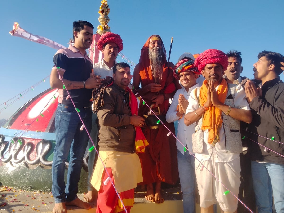 Flag hoisted with Vedic chants in the temple, women take out Kalash ...