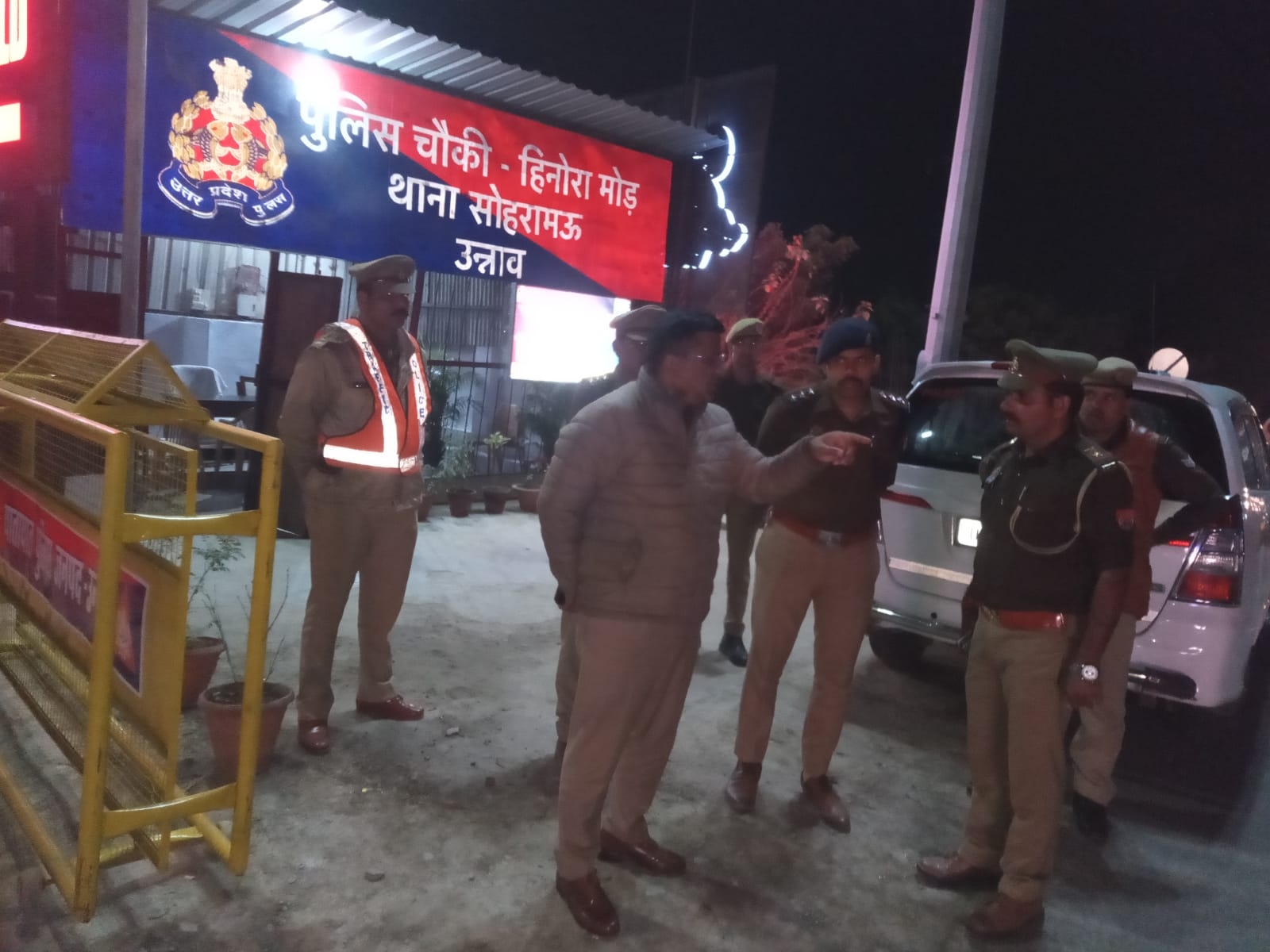 Officers pass through Unnao between the capital, SP said - If there is ...