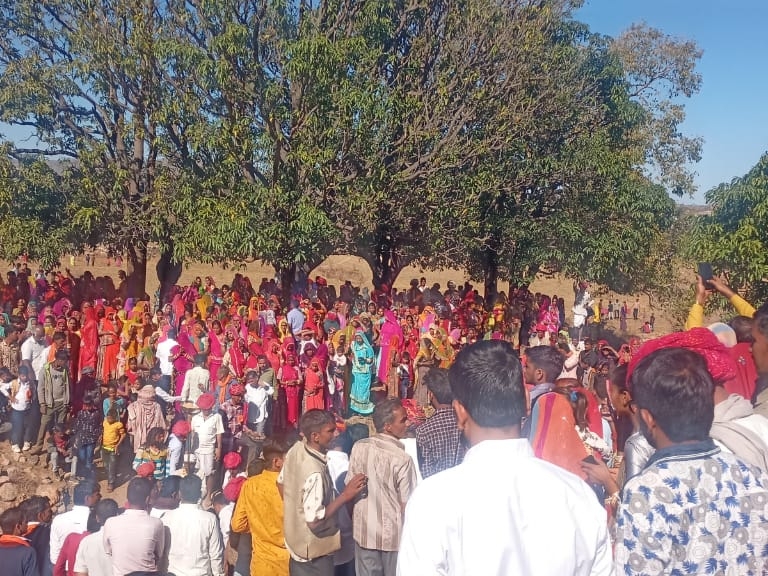 Flag hoisted with Vedic chants in the temple, women take out Kalash ...