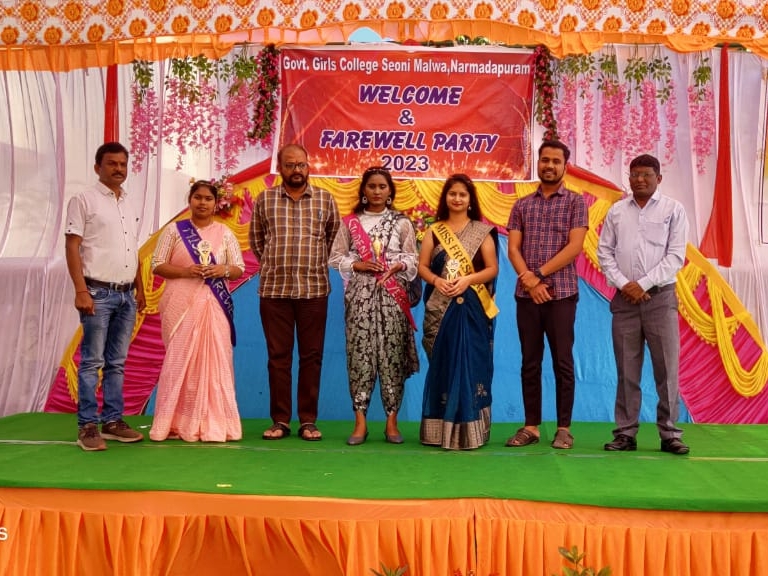 Miss Fraser Suhani Dubey and Miss Farewell Manisha Gothia were | गर्ल्स ...