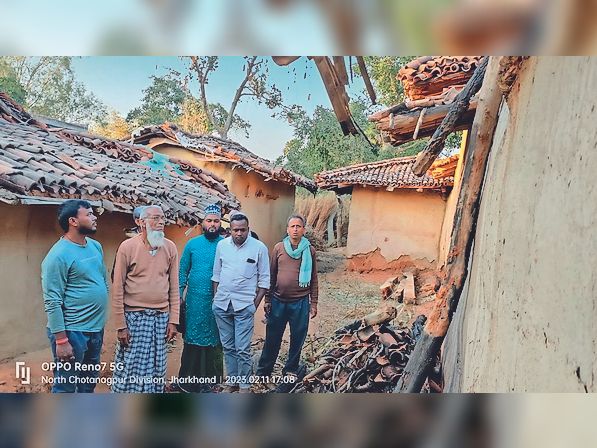Fire broke out in the house, burning property worth thousands | आगलगी ...