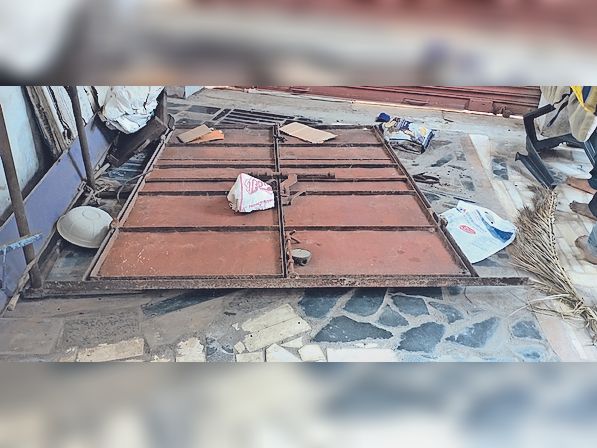 Iron gate fell on two and a half year old innocent, death due to ...