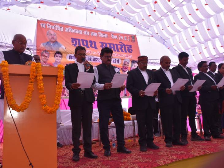 Assembly Speaker administered the oath to the Advocates Association in ...