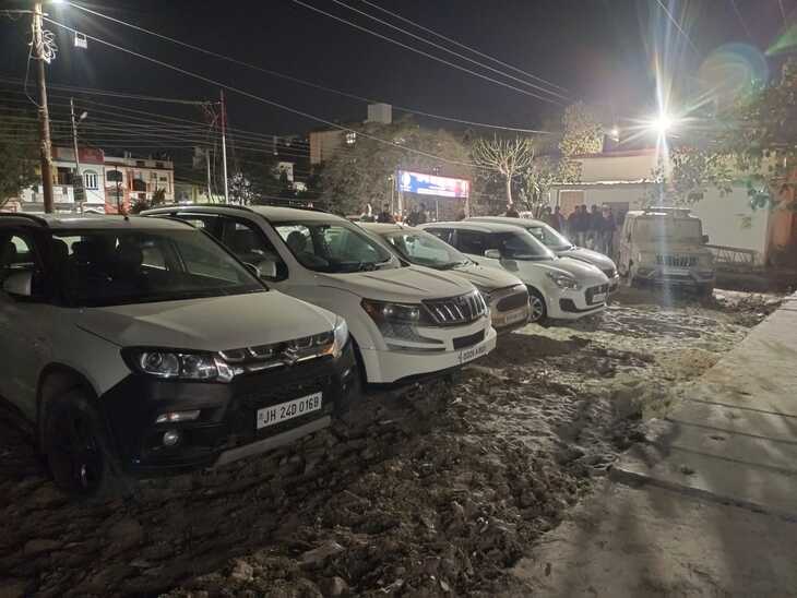 Gorakhpur STF arrested 7 smugglers, 8 luxury cars including DCM and ...